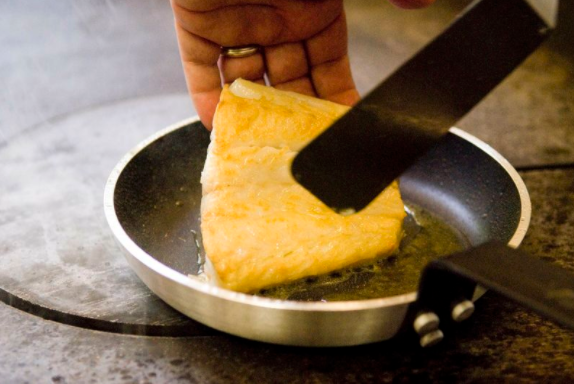 How to prepare fish for shallow frying - Discover Seafood